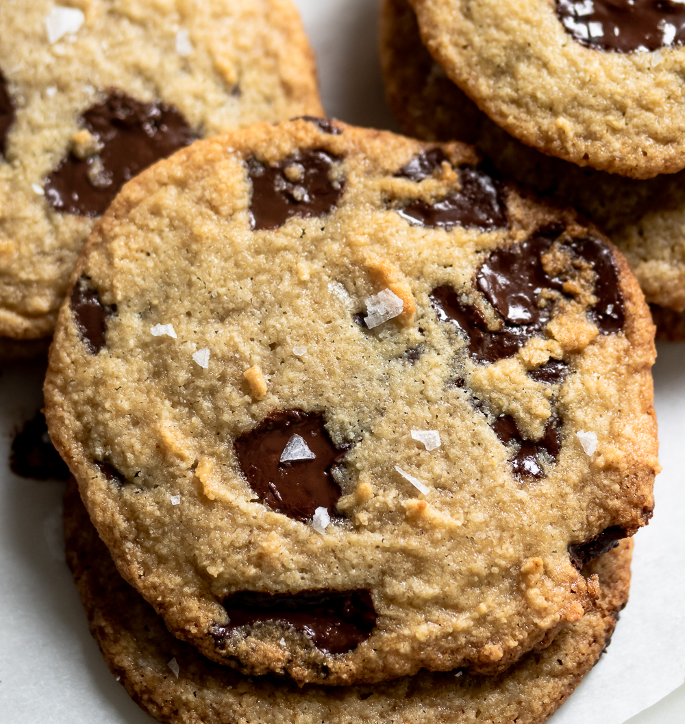 Chewy Chocolate Chip Slam Cookies 🍪 {GF & Low Carb} - Inspector Gorgeous
